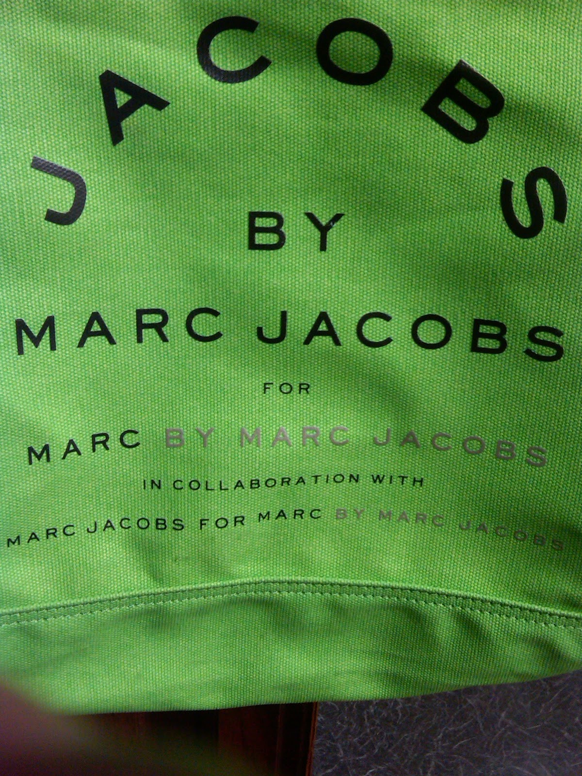 DIARY OF A CLOTHESHORSE: GIVEAWAY MARC JACOBS TOTE!!