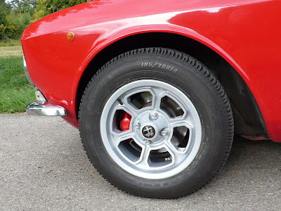 Alfa Bertone GT junior: MOMO Vega Wheels 6 x 14"