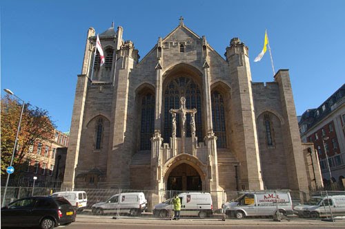 Tourist On Travel Spaces: Experience Of The City Center In Leeds ...