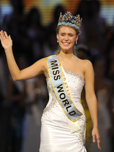 SASHES AND TIARAS.....Miss World 2010 Finals: Evening Gown Recap | Nick ...