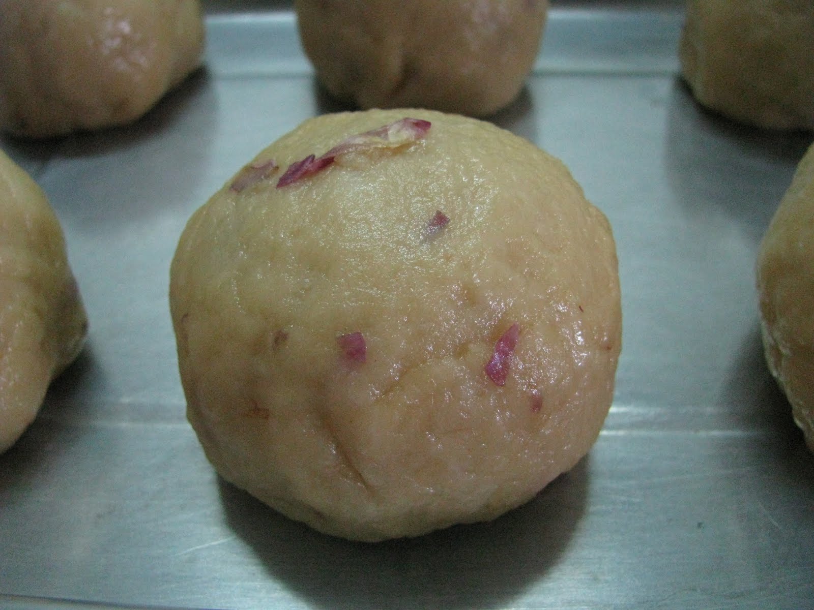 'Jiang Nan' Rose Petal Mooncake