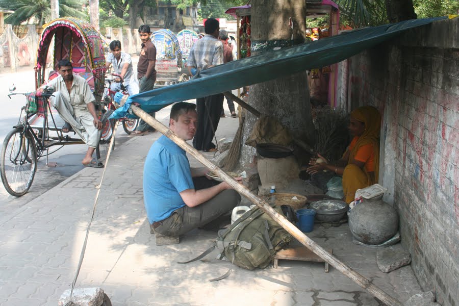 Cholche, Jibon: Watching Rajshahi
