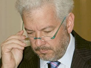 Movimiento por la IV República: Gastón Azcárraga: ¿no tiene dinero?