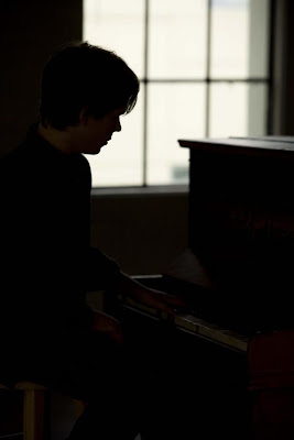 nitesessions: Bassy in La mixing Griffith Frank for Geffen