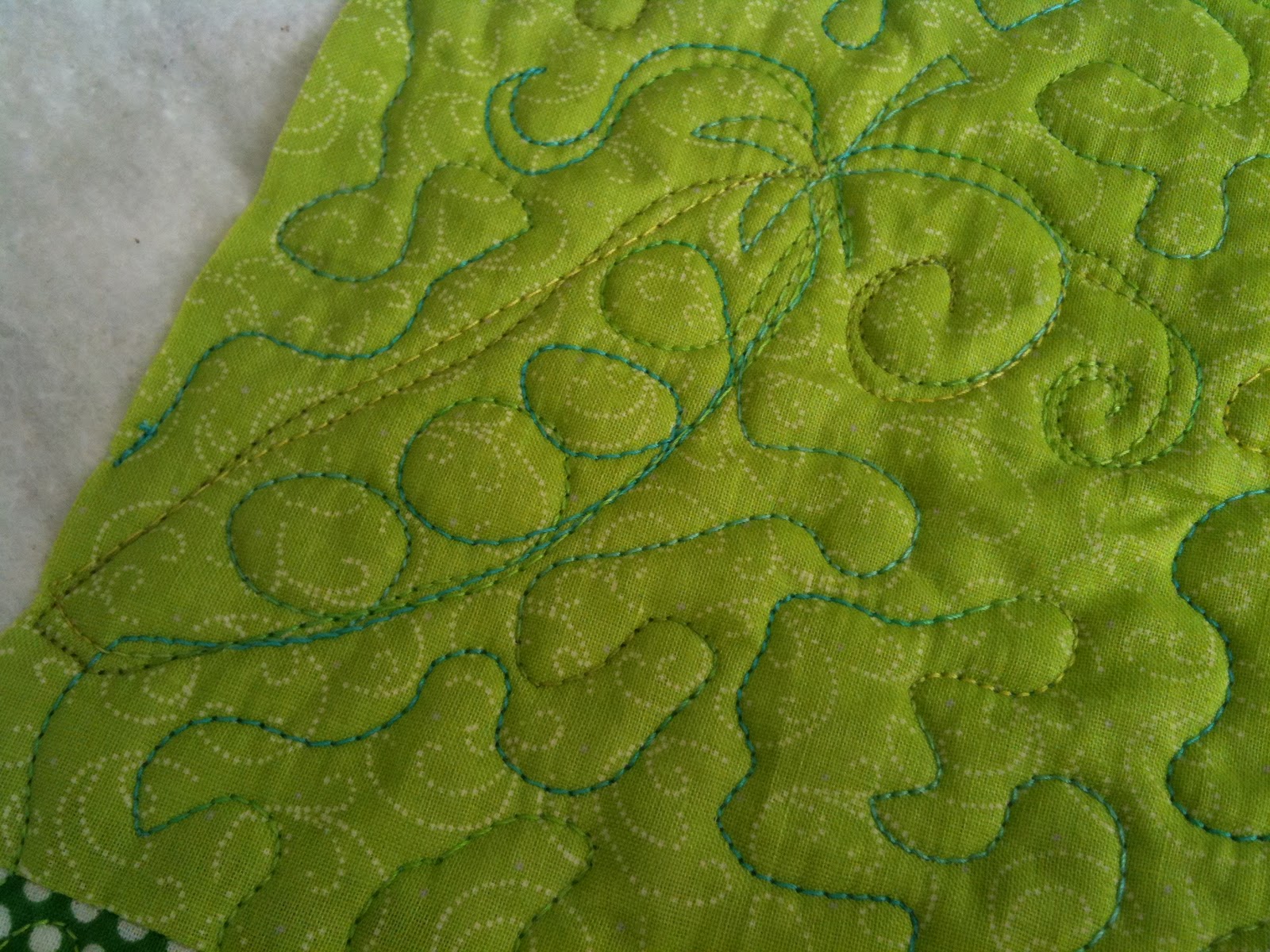 A Few Scraps: Free Motion Quilting Designs: Meandering and variations