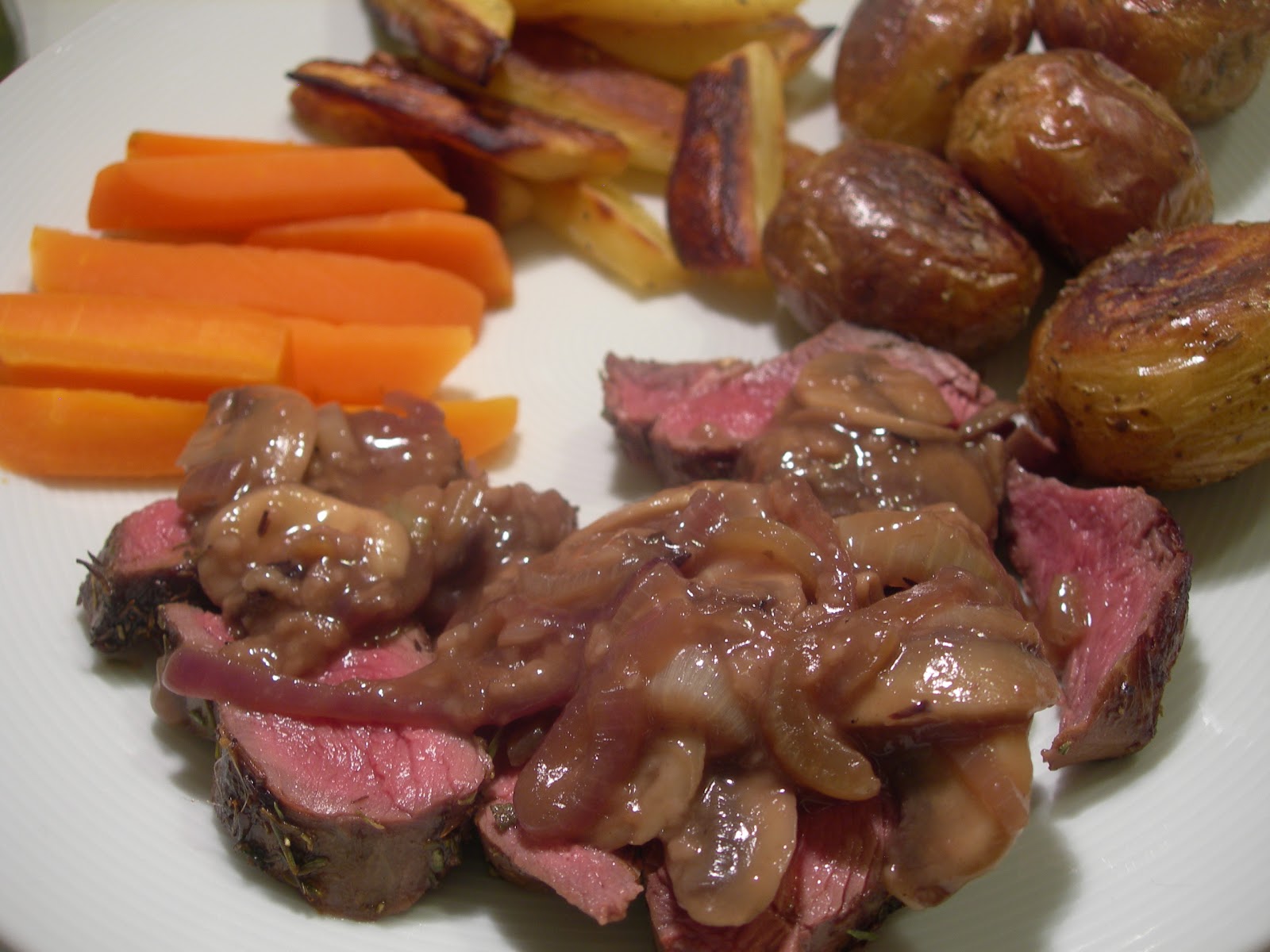 Focaccia al Rosmarino (in italiano): Filetto di Cervo con Salsa ai ...