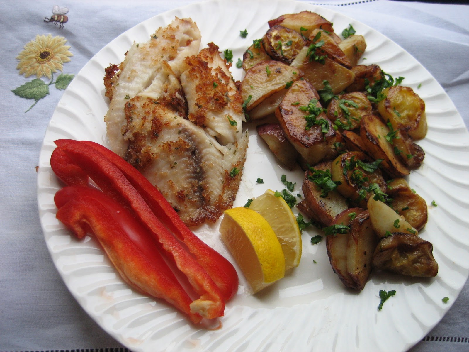 Home Made Healthy Food By Me.: Fish With Fried Potatos and Squash.