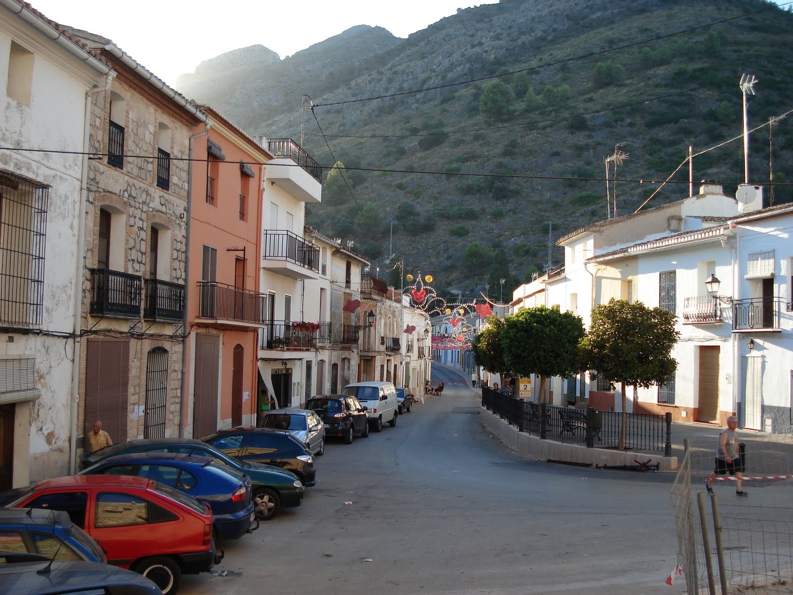 La Senda Oscura: L'església-fortalesa de Murla