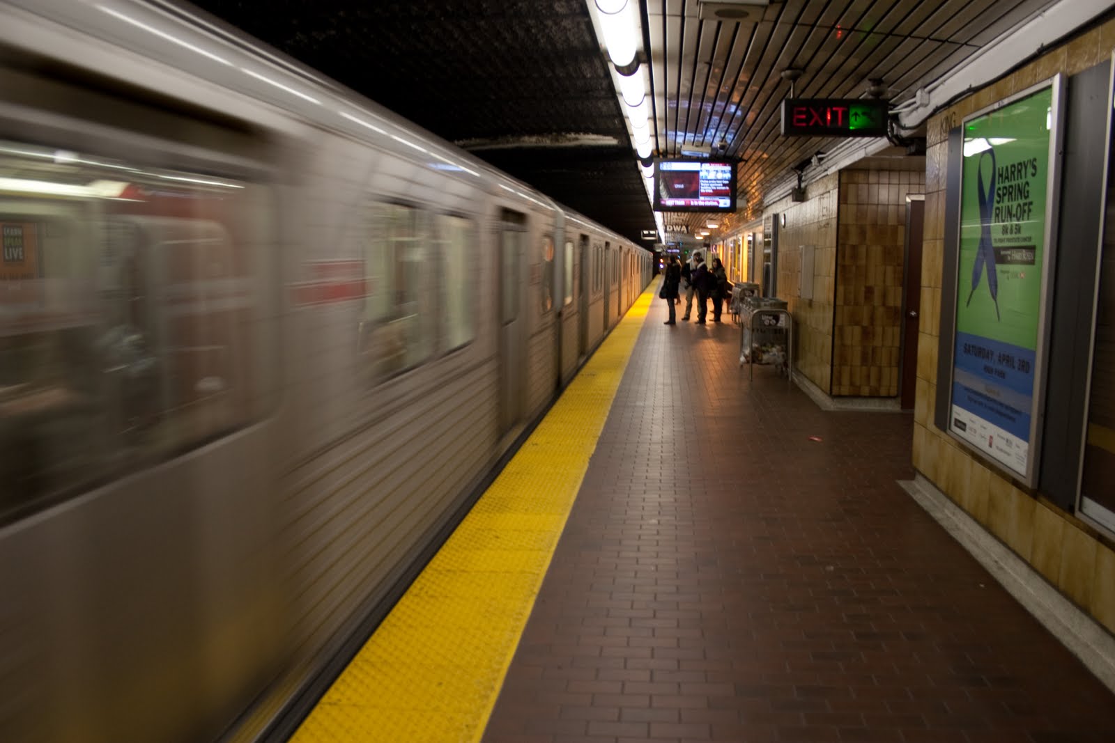 Buck Tracks: TTC - King Station - Yonge (Yellow) Line
