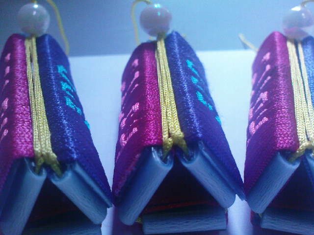 Wazzup !: Keychain Sulaman Benang