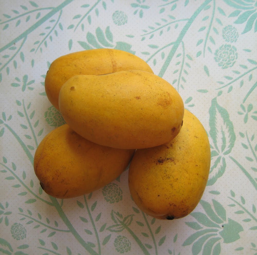 mo*tif: champagne mangoes