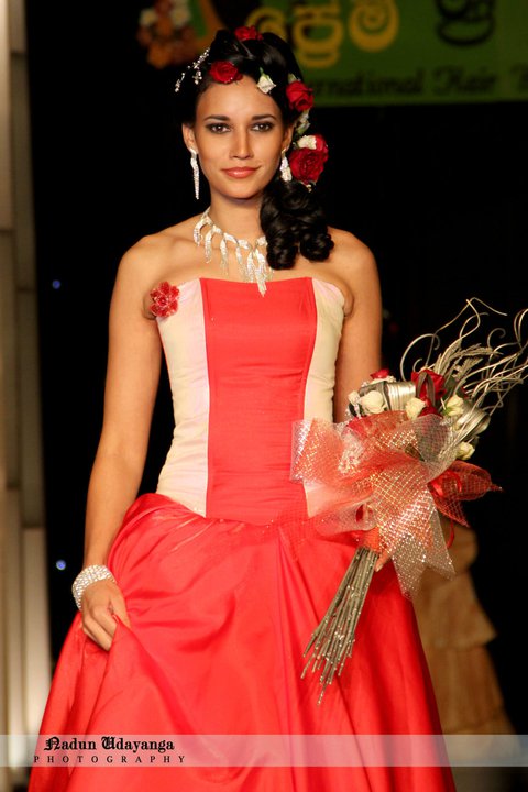 Sri Lankan Super Models comes out in stylish and colourful Saris