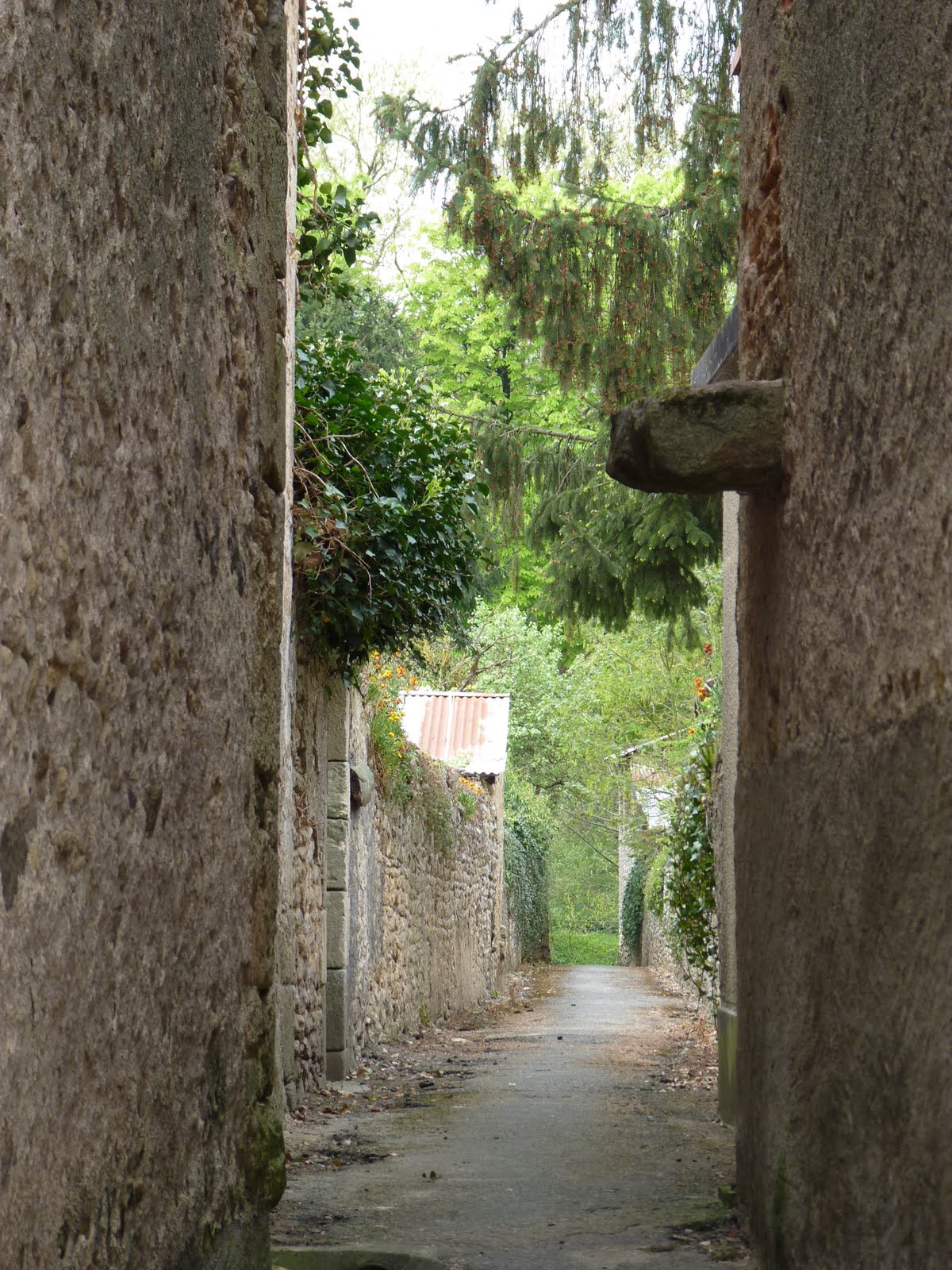 An Historical French Riverside Country Getaway...with a touch of Aussie ...