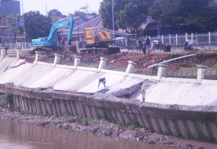 Angga T Maulana~~~~~~~~~~~~~~~~~: Perancangan turap