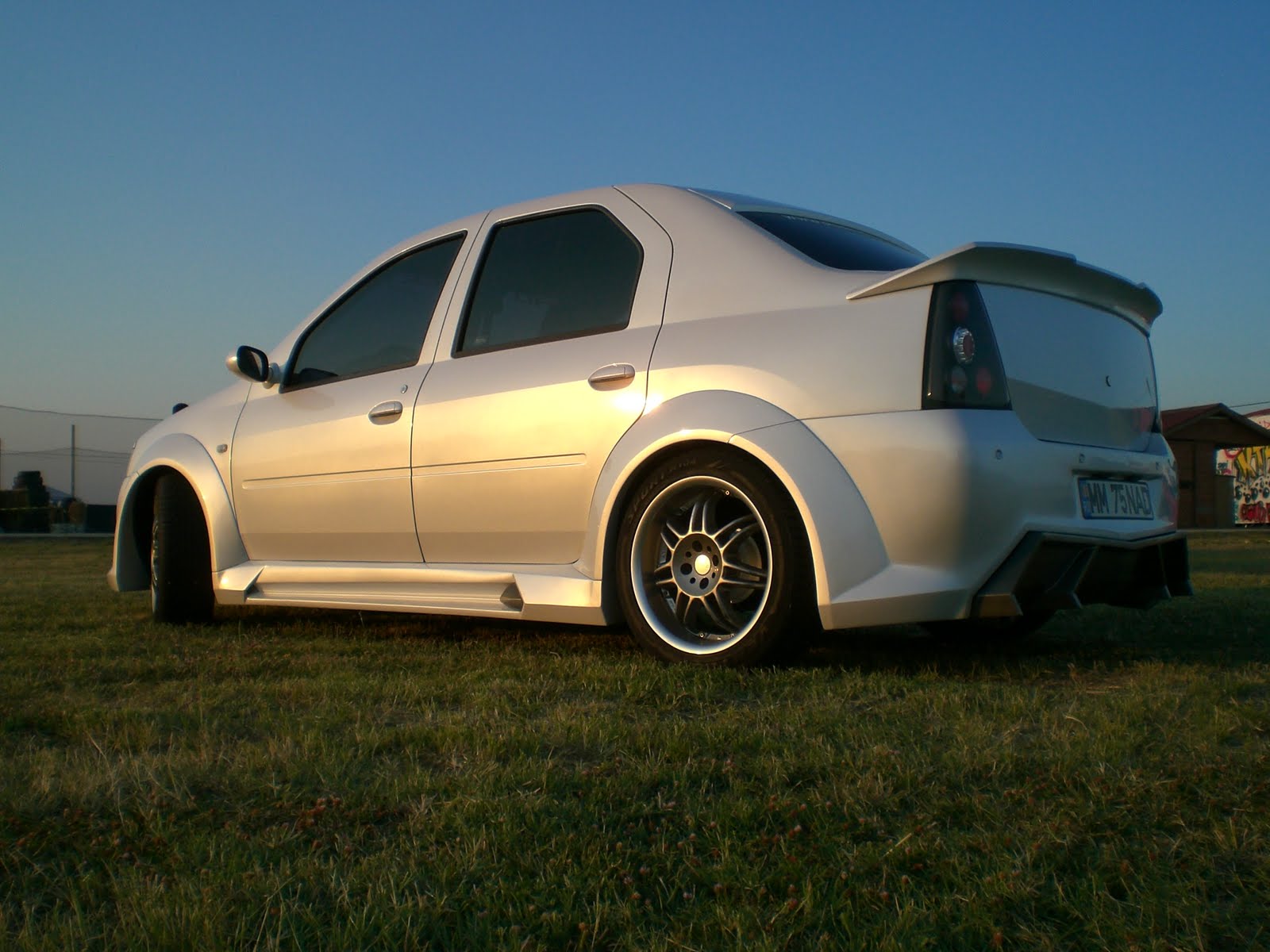 bloganul: Dacia Logan Exclusive by Prostreet Tuning