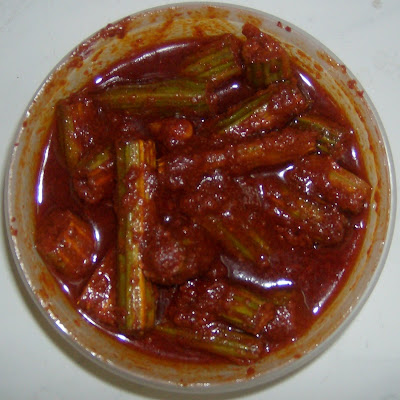 Preethi's Andhra Kitchen: MUNAGA AVAKKAI / DRUMSTICK PICKLE