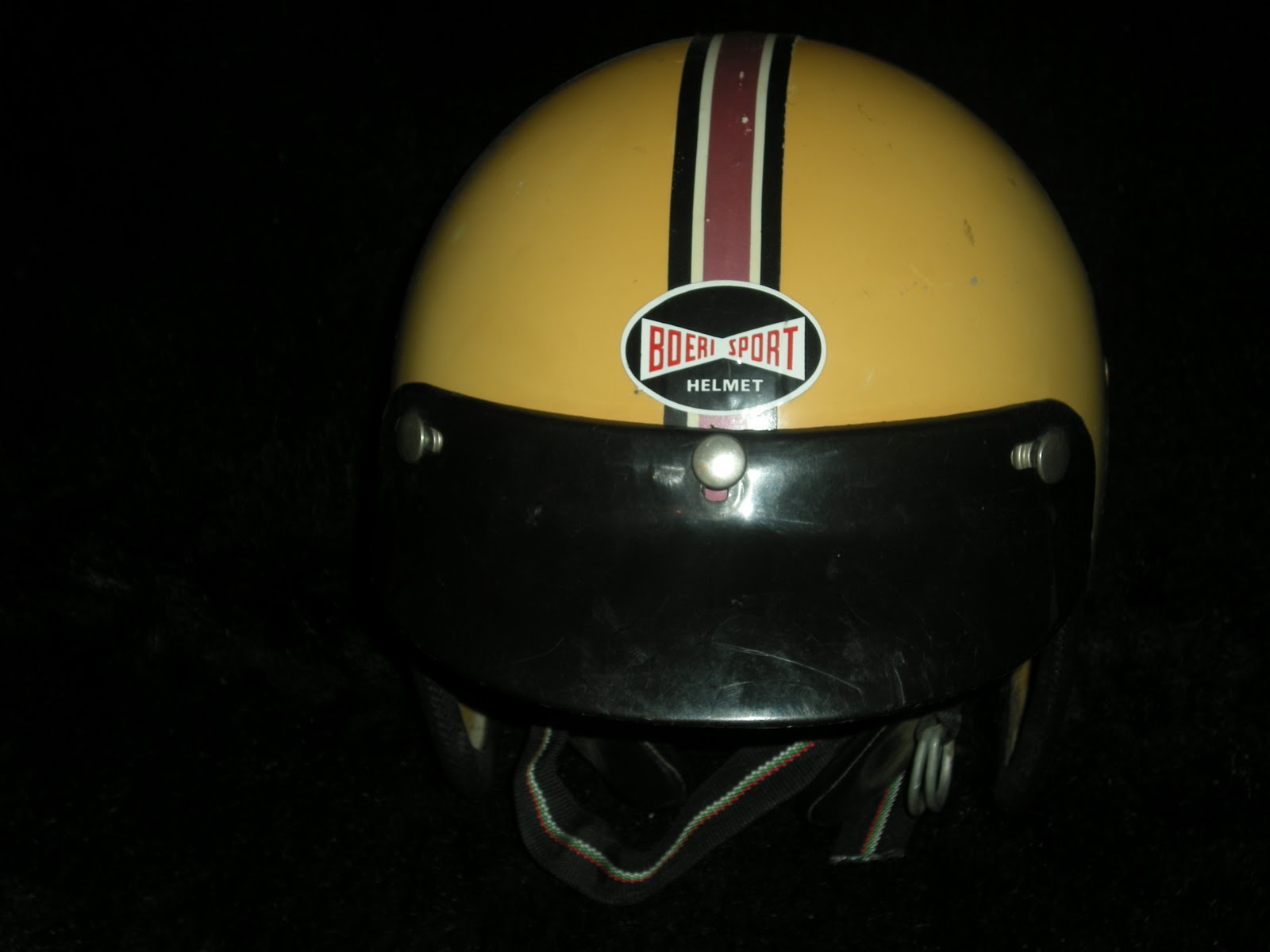 MATERIALE INFIAMMABILE: Helmet vintage