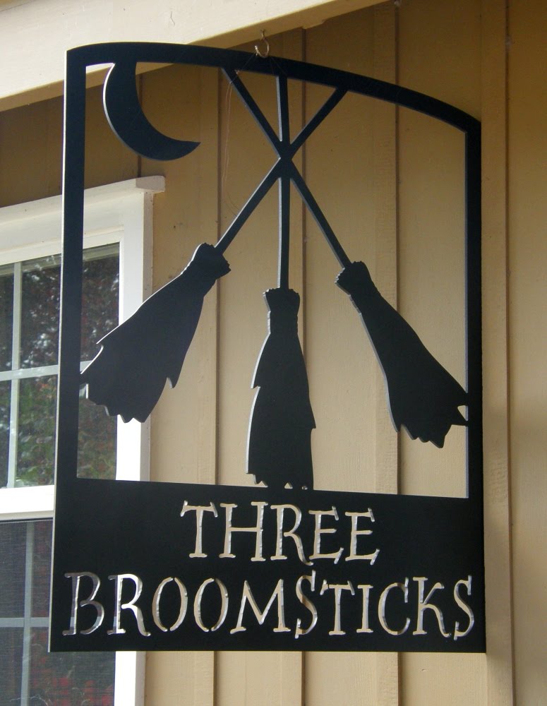 The Three Broomsticks Logo