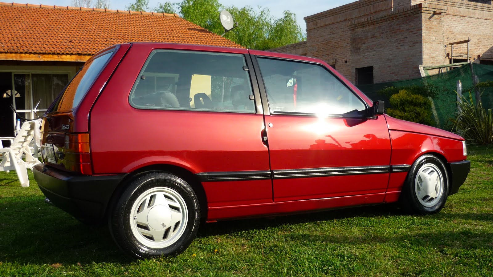 TheShiningCars: Fiat Uno Rojo Denver