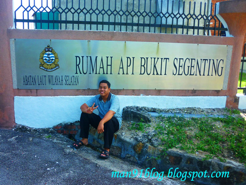 Kepada Blog Aku Bercerita: Rumah Api Bukit Segenting, Batu Pahat