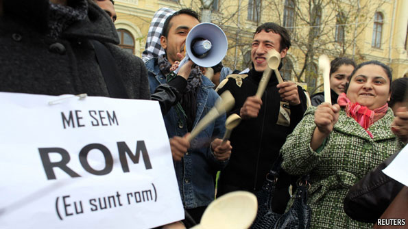 Lolo Diklo : Rromani Against Racism: ROMANIA