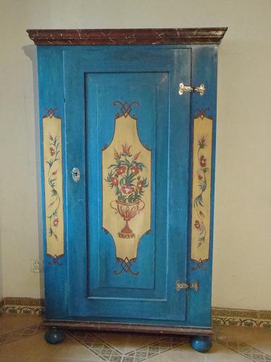 "Antyki"Robert Granda: Malowane meble