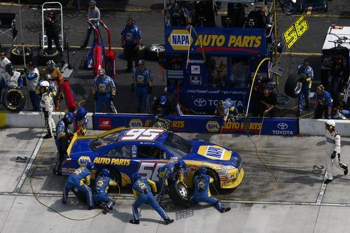 MWR NEWS: NAPA Know How Pit Crew Voted First Qtr Most Valuable Pit Crew ...