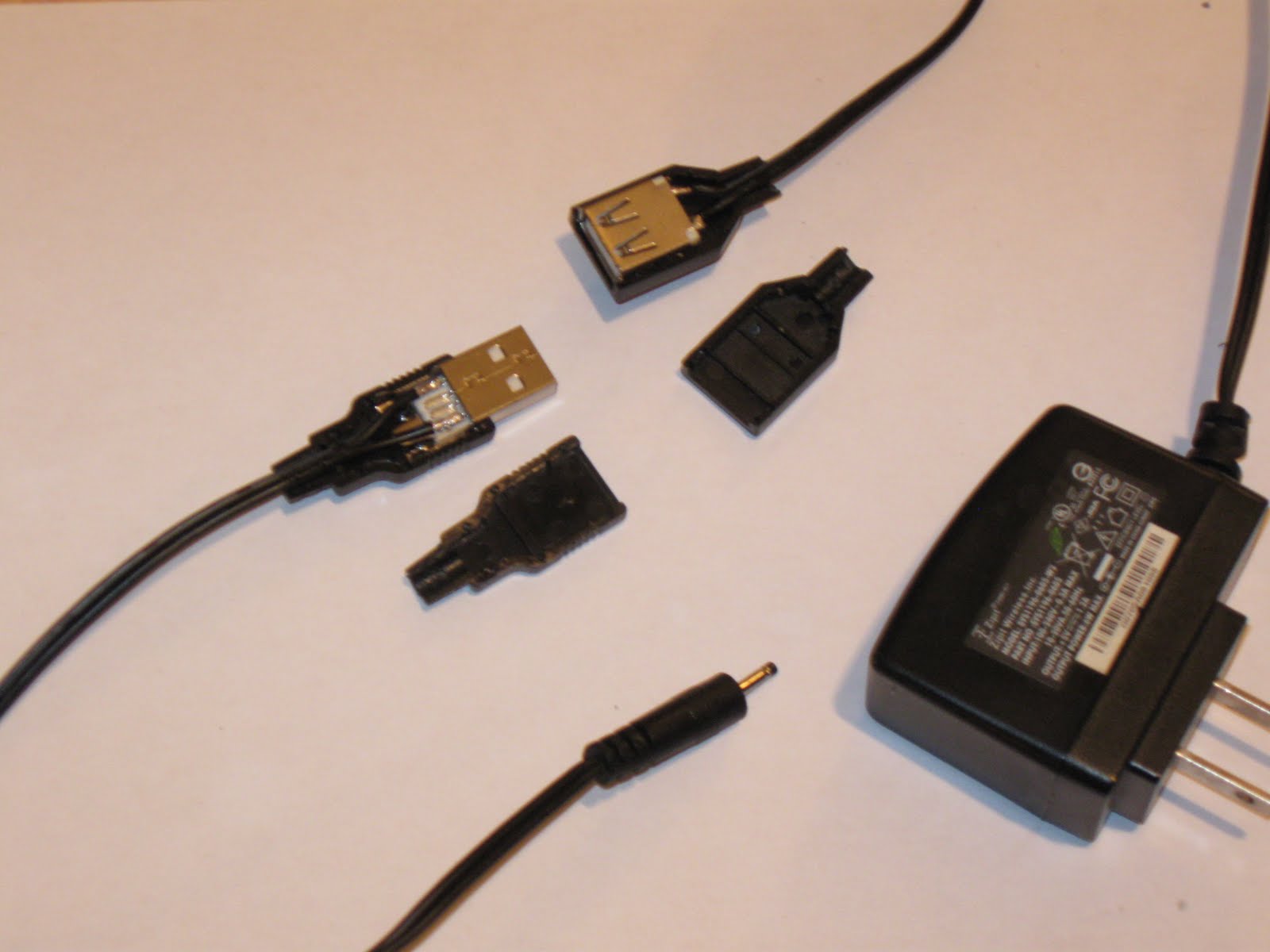 Inside the madness: Zipit Z2 USB Charger