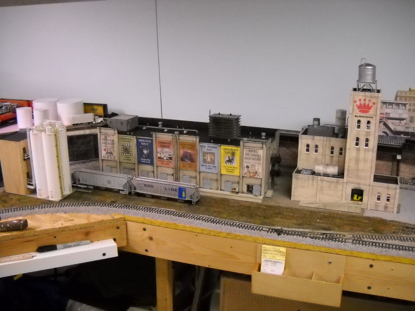 Walthers Magic Pan Bakery -- grain towers