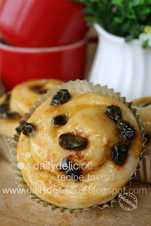 dailydelicious: Custard Raisin Bread: Soft and sweet bread, I know that ...