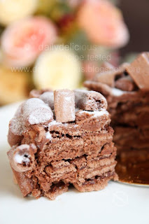 dailydelicious: Concorde Cake: Chocolate mousse and meringue cake, to ...