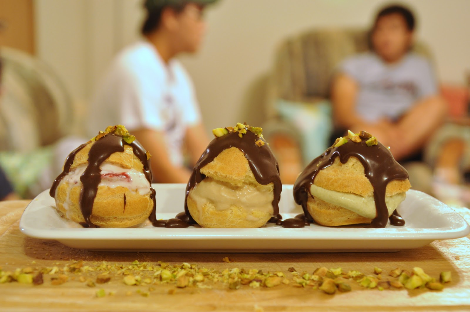 FACE YOUR BATTER ! !: Bake-oholic: Profiteroles & Gorilla Bread