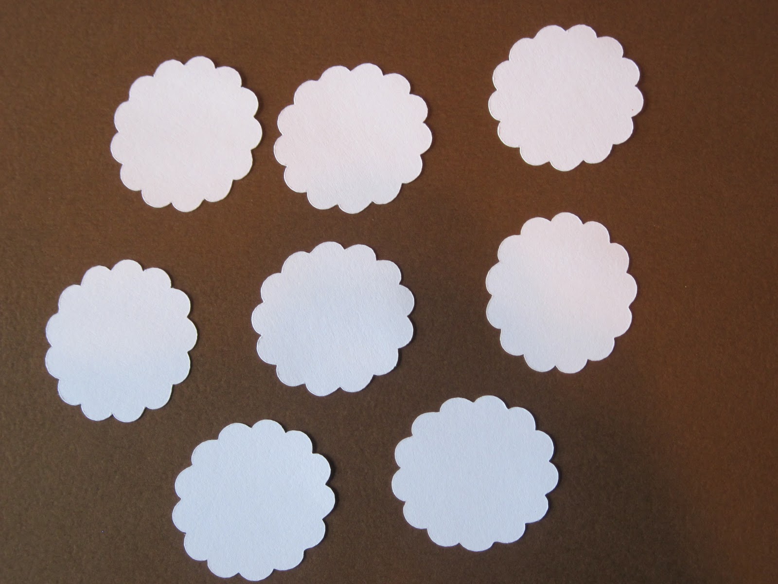 CRAFTNIQUE: How to make a scallop flower