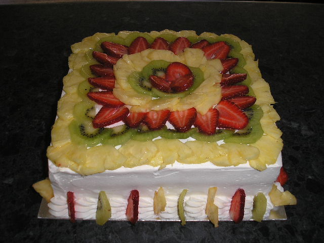 Cake Divine by Lina: Seasonal fresh fruit gateau