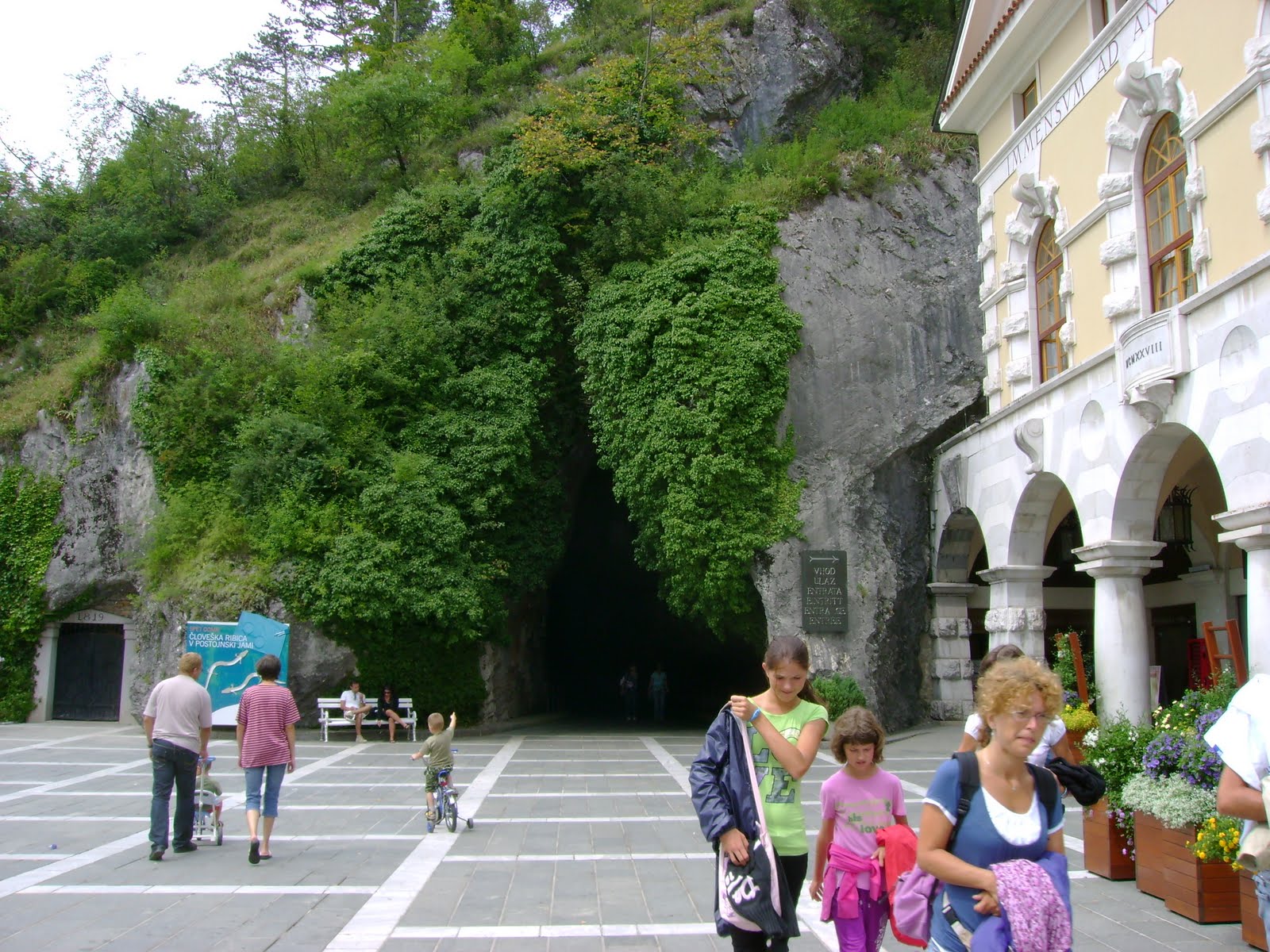 Raccontare la natura e l'arte: Visita alle grotte di Postumia