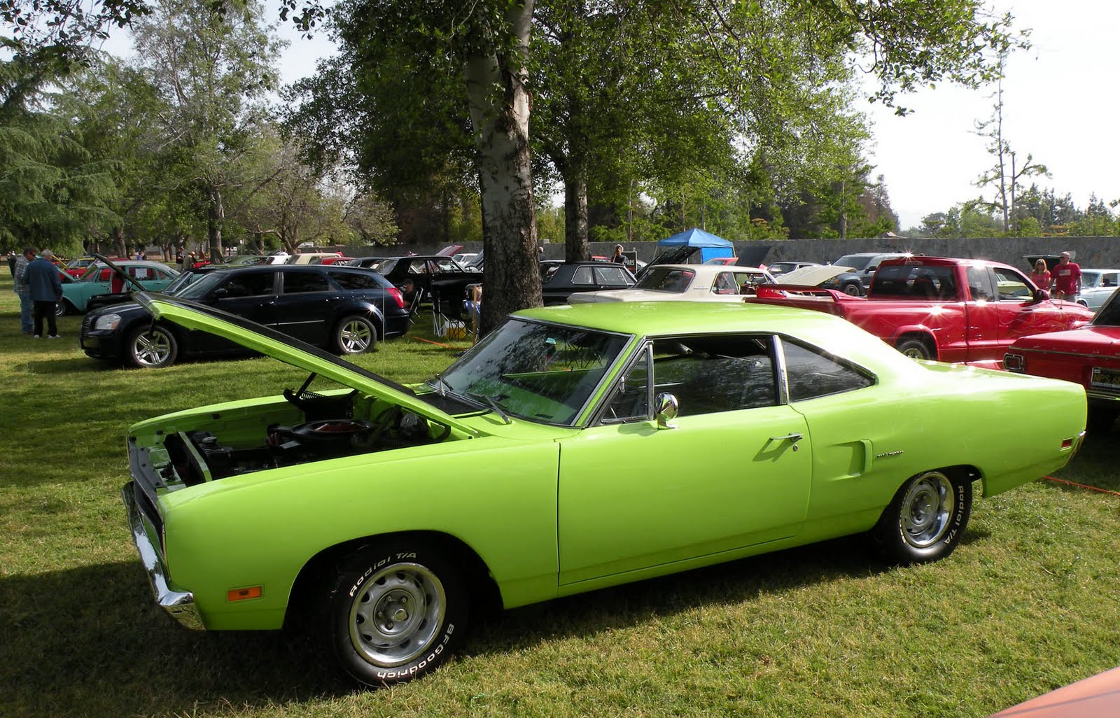 Just A Car Guy: 1970 Road Runner with a very cool extended paint scheme ...