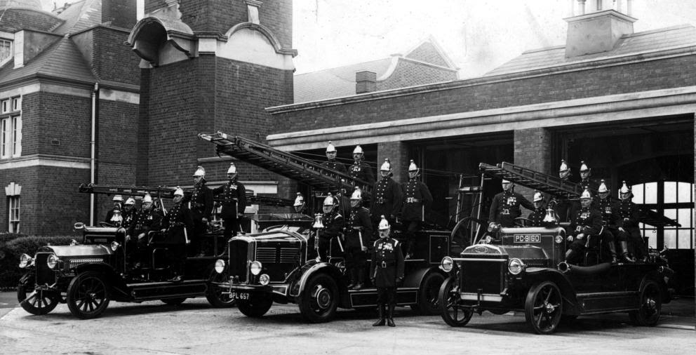 alianzaverdeporlaccionpacifica: 1910's to 1950's fire engines