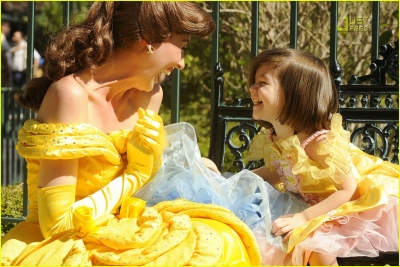 LOvelysuri cruise: Suri Cruise Is A Playful Little Princess