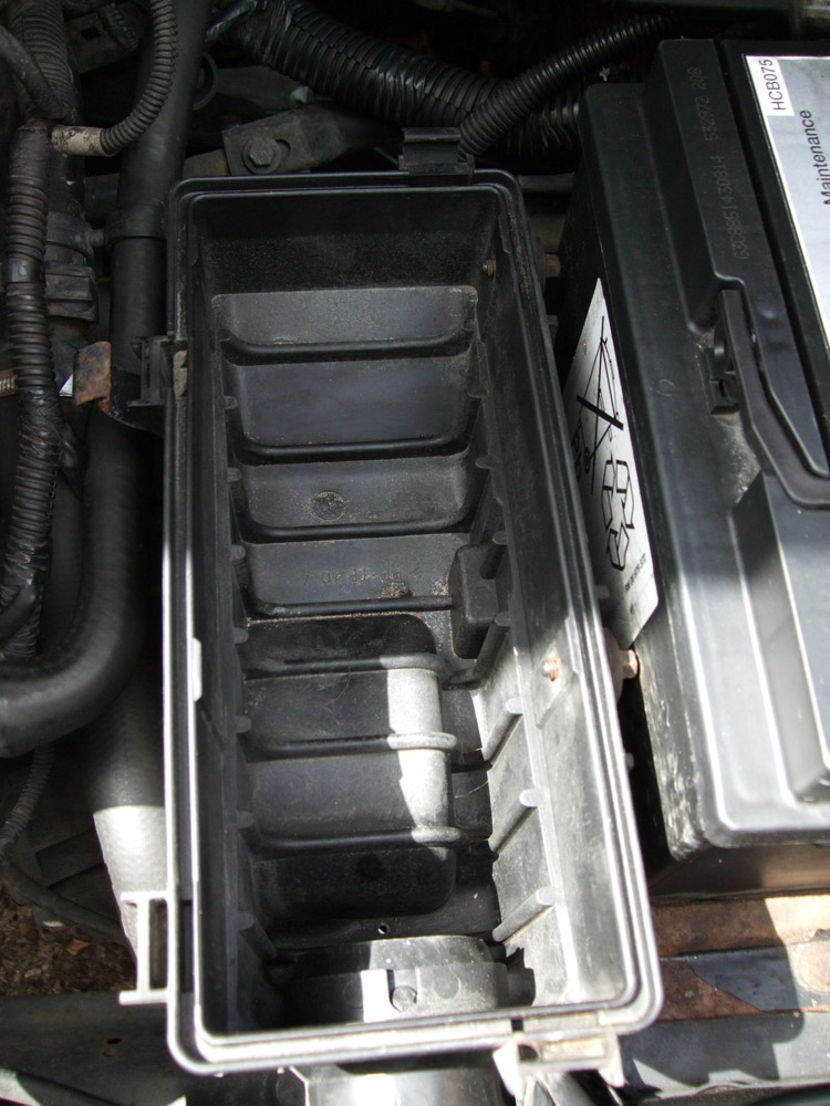 How to Replace MG ZR / Rover 25 Air Filter