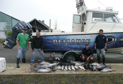 Boat Expert | Defiance Boats: Team Defiance Fishing Trip 8-21 Ilwaco Wa