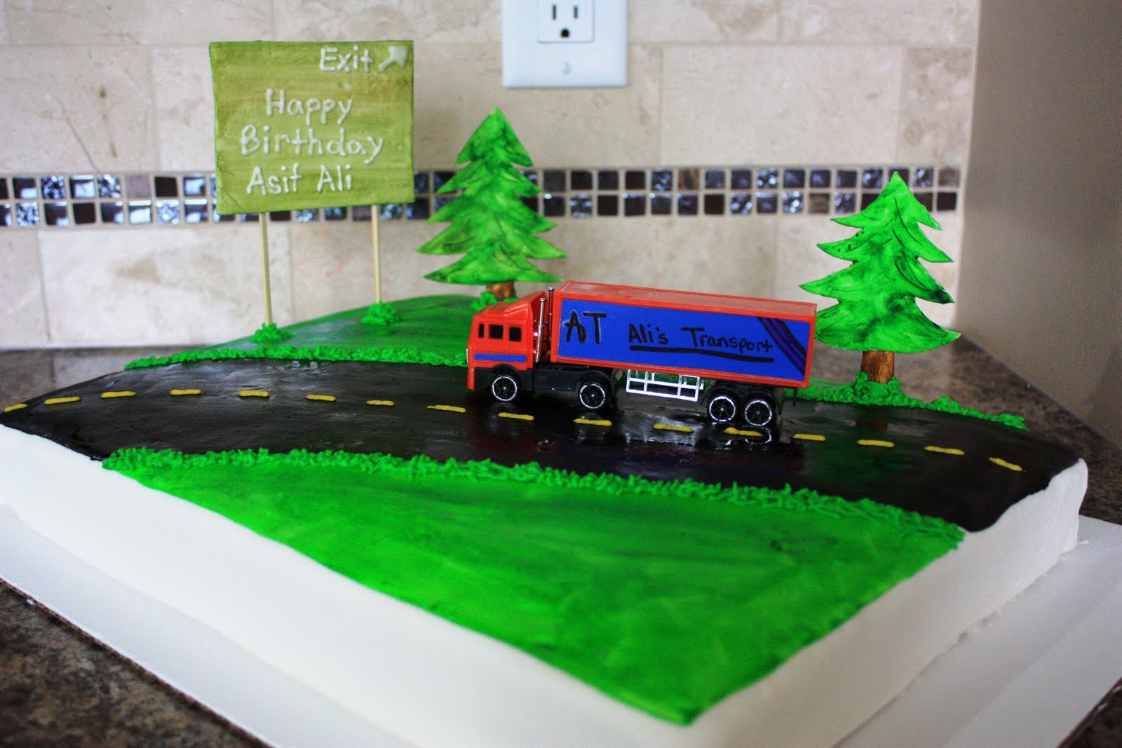 Cakes by Santana O.: Semi Truck
