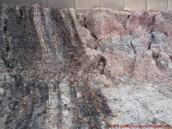 Blog Geologi Malaysia: Lapisan sedimen dalam andesit, Jengka