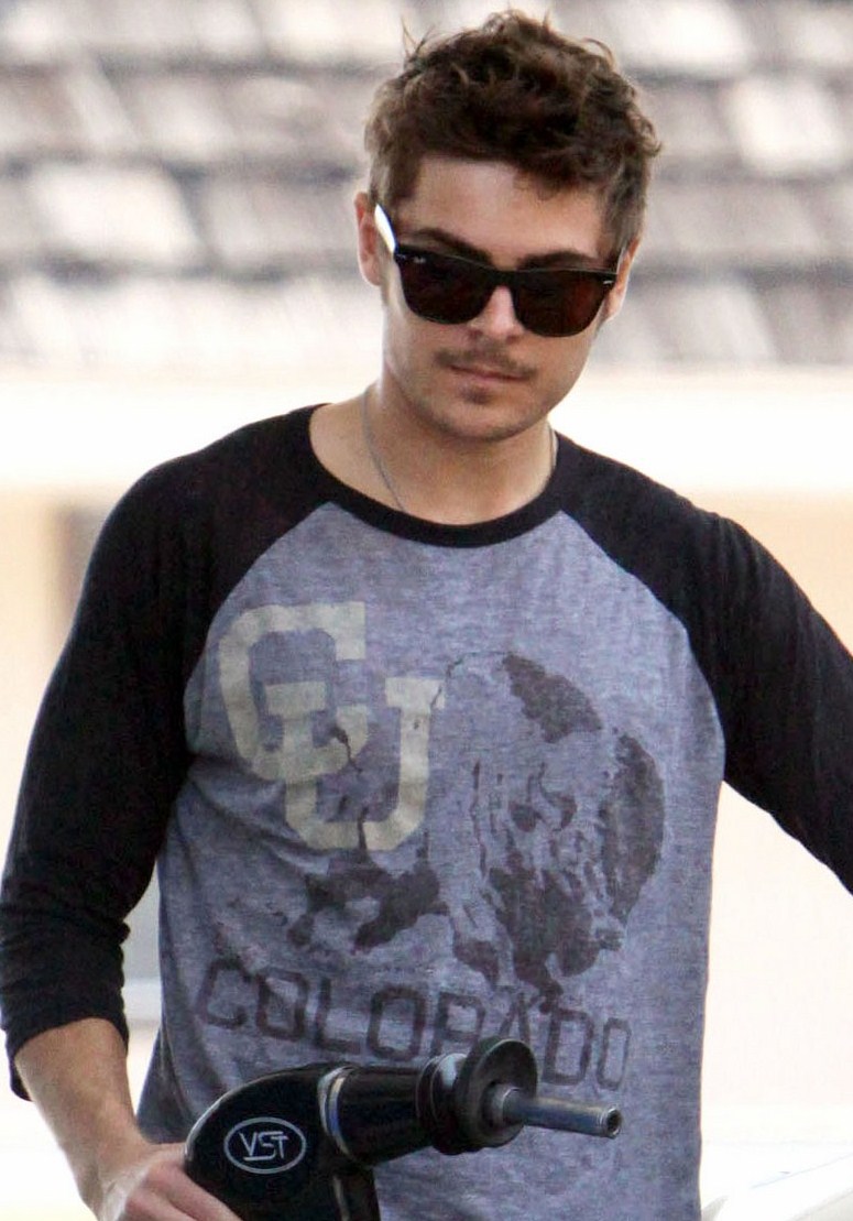 In D´Last: La moda del mostacho pega fuerte entre los famosos