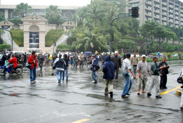 Em Esber Blog 1: Siege of Manila Peninsula Hotel