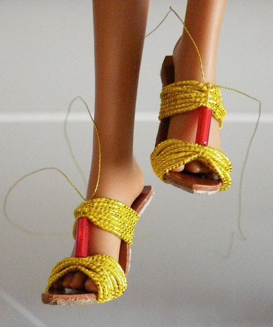 Fashion Doll Shoes: A lot of rubber bands