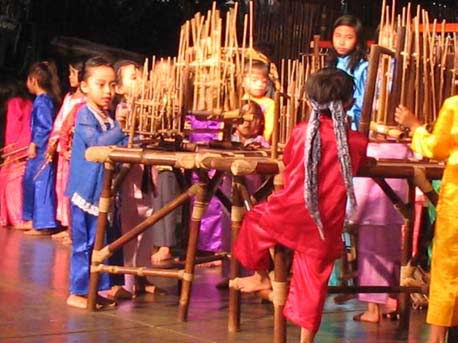 BEAUTIFUL ISLAND: Angklung, Indonesian Traditional Music Instruments