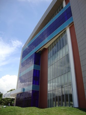 Pons Arquitectos: I don't wanna wait in vain for your love. Edificio ...