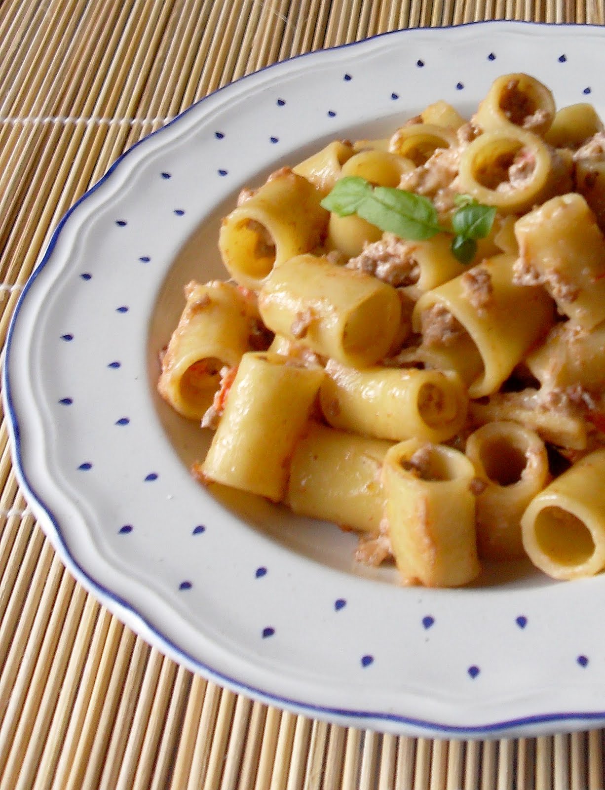 La pancia piena: Mezze maniche al ragù di vitello(alla Roberto)