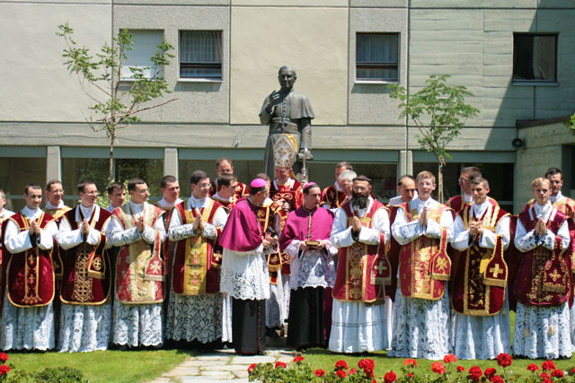 RORATE CÆLI: Msgr. Brunero Gherardini on the SSPX