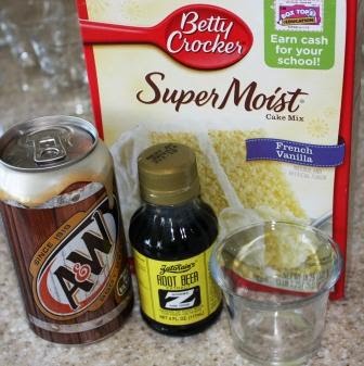 Gourmet Mom on-the-Go: Mini Root Beer Float Cupcakes